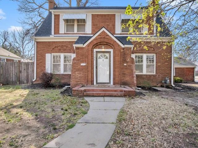1125 N Maple St, McPherson, KS 67460