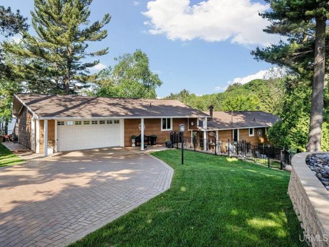 1125 Owaissa St, Negaunee, MI 49866