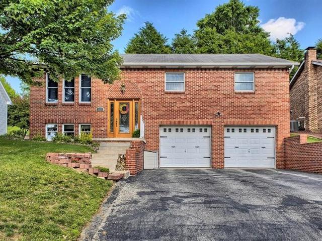 1125 Acorn Dr, Greensburg, PA 15601