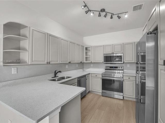 1125 Doveplum St, Hollywood, FL 33019