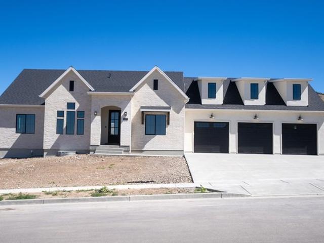 1125 E Center St, Hyde Park, UT 84318