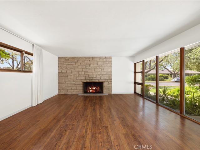 1125 E Burlinghall
