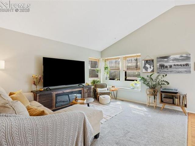 1125 Greenbrier Drive