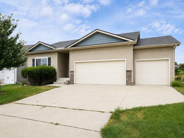 1125 Juniper Dr, Carlisle, IA 50047