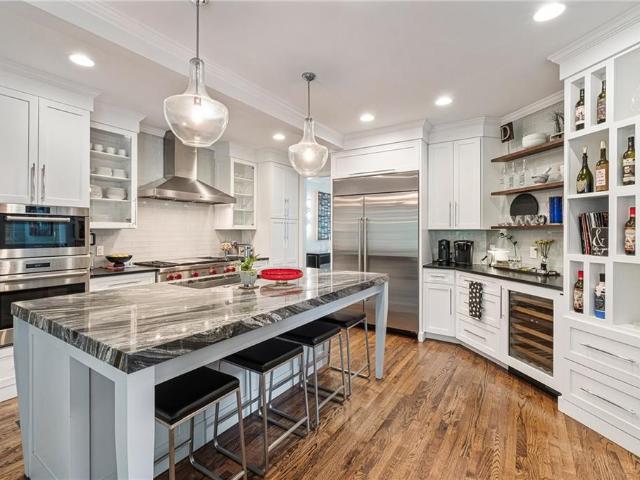 1125 Jennifer Oaks Drive
