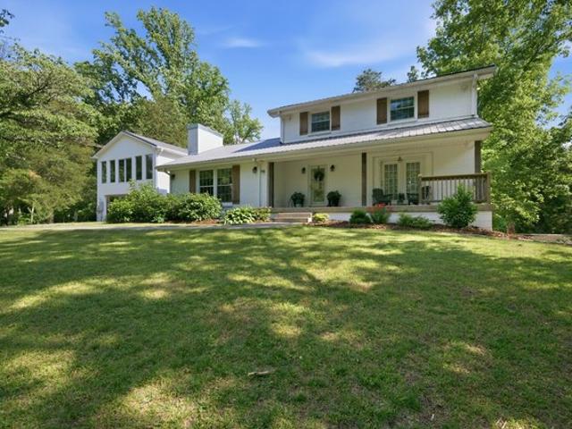 1125 Porter Rd, Burns, TN 37029