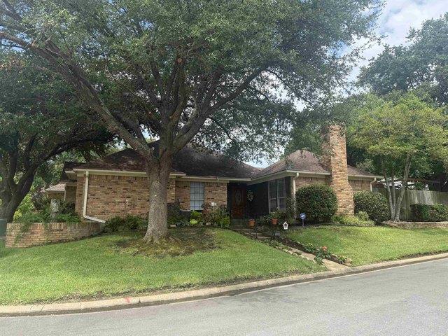 1125 Town Lake Dr, Longview, TX 75601
