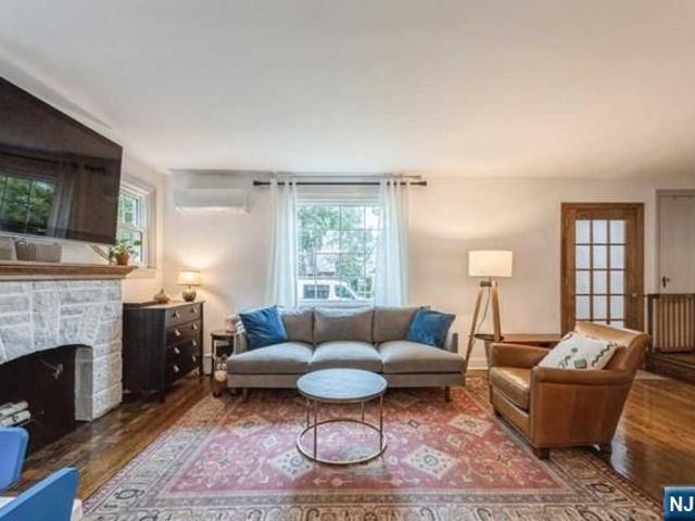 1125 W Laurelton Parkway