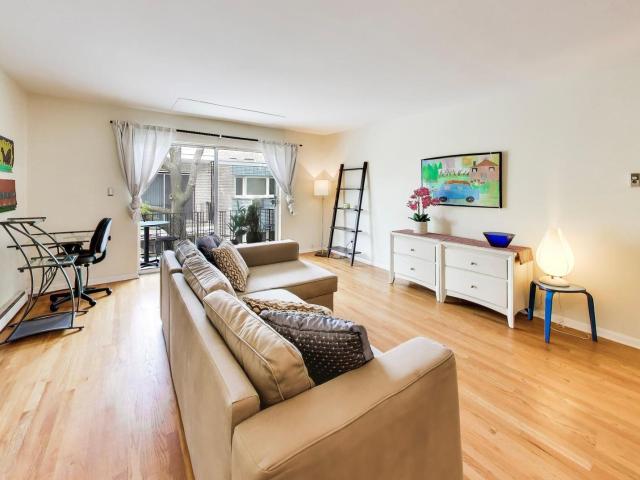 1125 W Lunt Avenue # 303