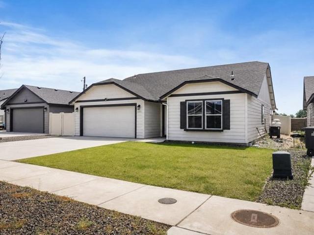 1125 W Sequoia Rd, Moses Lake, WA 98837