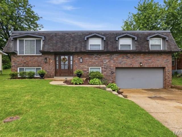 11260 Claywood Dr, Saint Louis, MO 63126