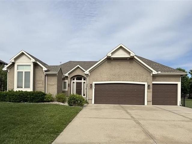 11260 S Whitehall St, Olathe, KS 66061