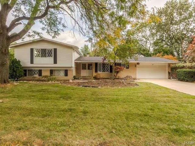 11261 Alger St, Warren, MI 48093