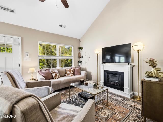 1126 Overton Place