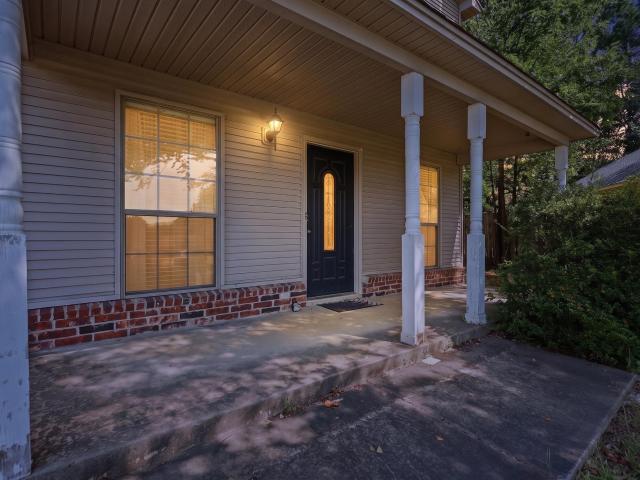1126 Oakview Cove