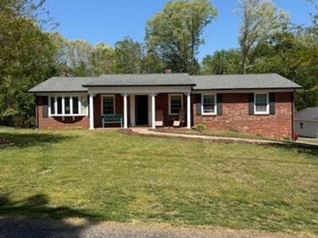 1126 Cannon Dr, Lenoir, NC 28645