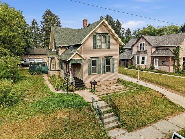 1126 S 12th St, Manitowoc, WI 54220