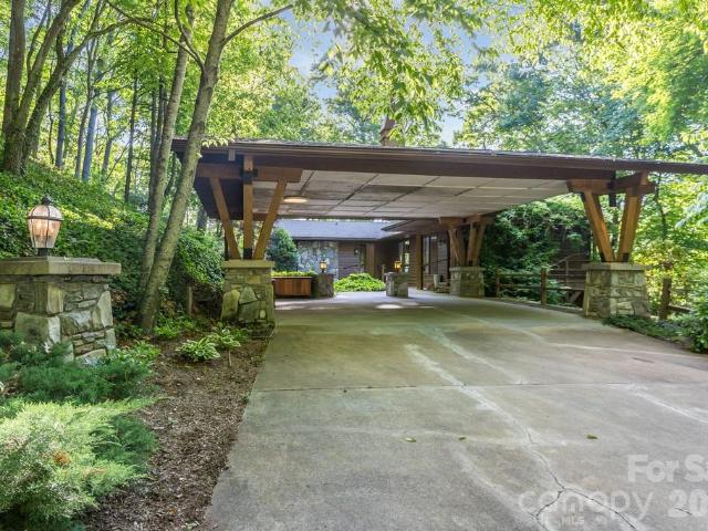 1126 Scenic Circle