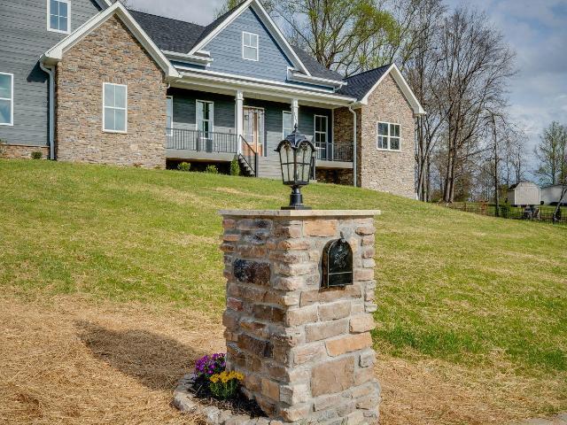 1126 Victoria Lee Way