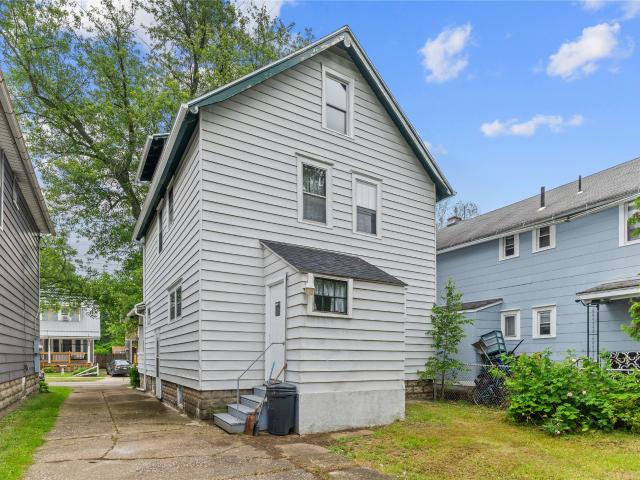 1126 W 5TH Street