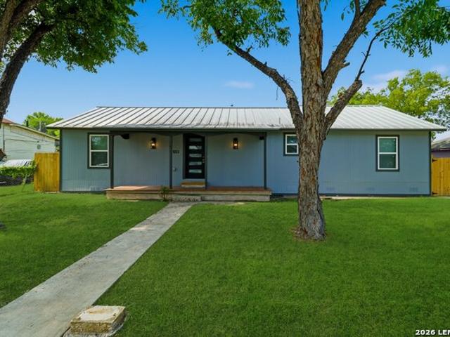 1126 W Lullwood Ave