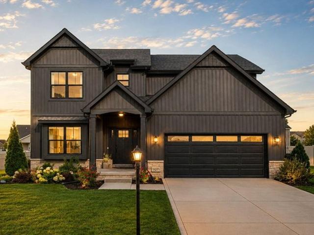 11271 Elkhart Cir, Crown Point, IN 46307