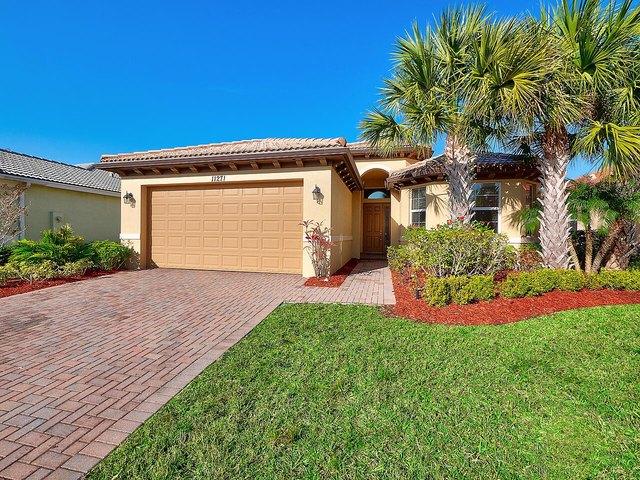 11271 SW Barton Way, Port Saint Lucie, FL 34987
