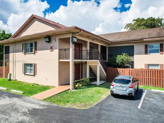11277 SW 88th St #106K, Miami, FL 33176