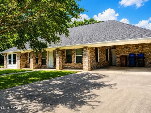 11275 Bay Dr, D'Iberville, MS 39540