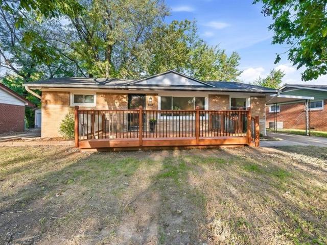 1127 N Westview Dr, Derby, KS 67037