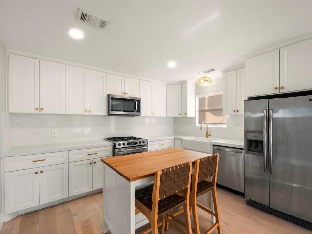 1127 Oxford Garage Apt Street