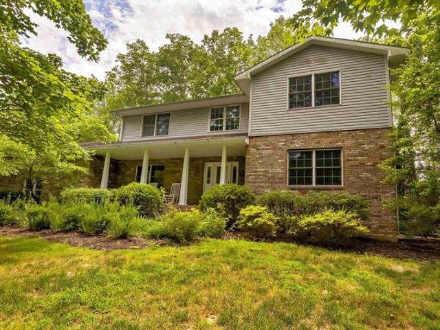 1127 Cedar Ridge Ln, Carbondale, IL 62901