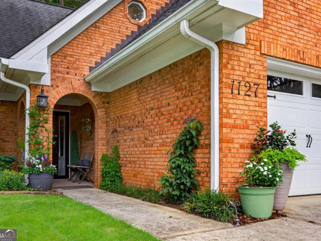 1127 Druid Lake