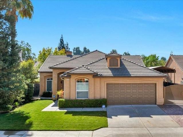 1127 E Pinehurst Ave, Fresno, CA 93730