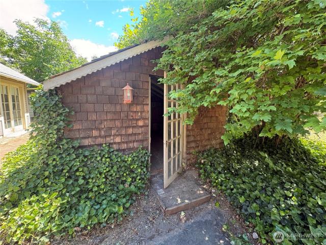 1127 Fern Avenue
