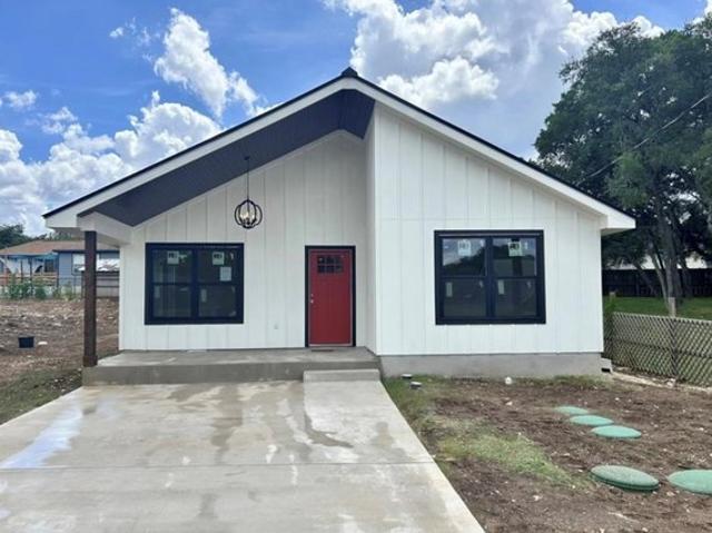 1127 Green Hill Dr, Canyon Lake, TX 78133