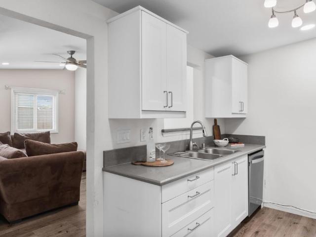 1127 Hemlock Ave