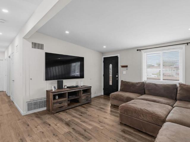 1127 Hemlock Ave