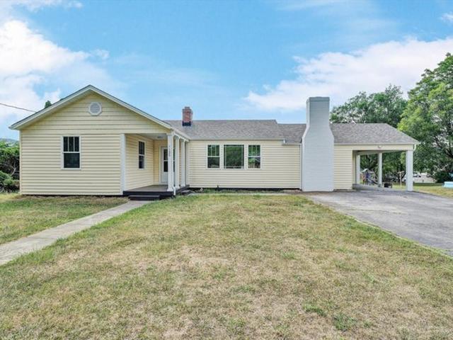 1127 Highland Rd, Salem, VA 24153