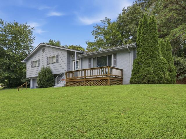 1127 Hillsboro Drive
