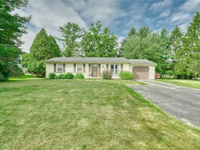 1127 Lake Park Ln, Webster, NY 14580