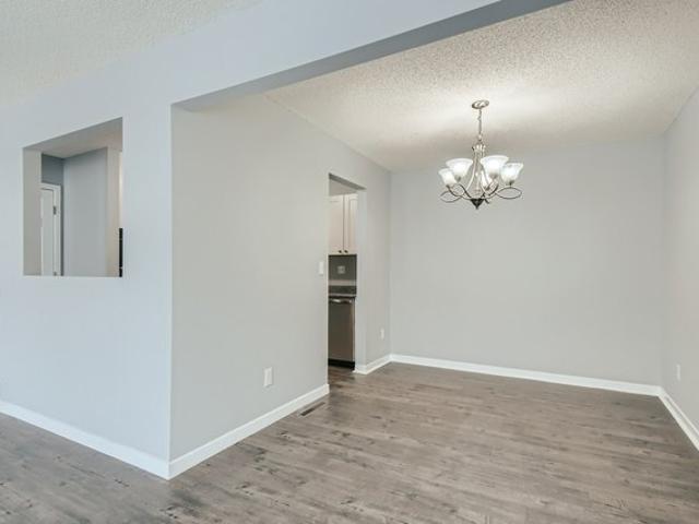 1127 Landmark Trl S, Hopkins, MN 55343