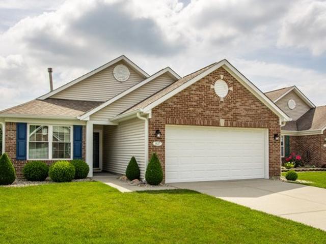 1127 Lincoln Park West Dr, Greenwood, IN 46142