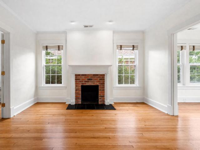 1127 Richmond Road # 4