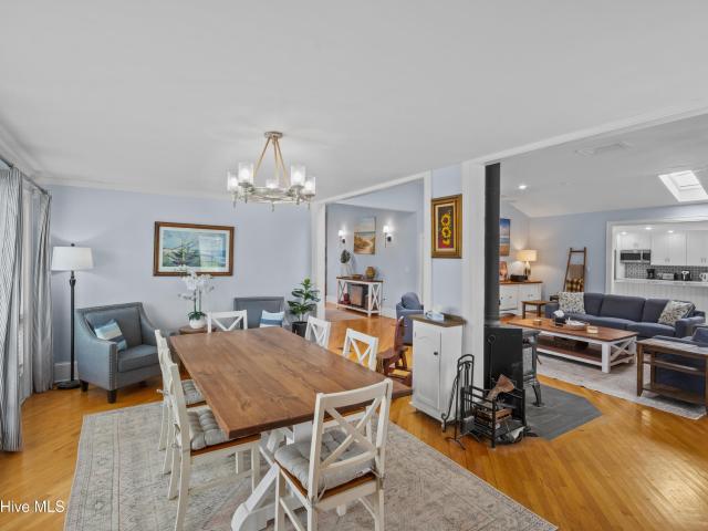 1127 Straits Road
