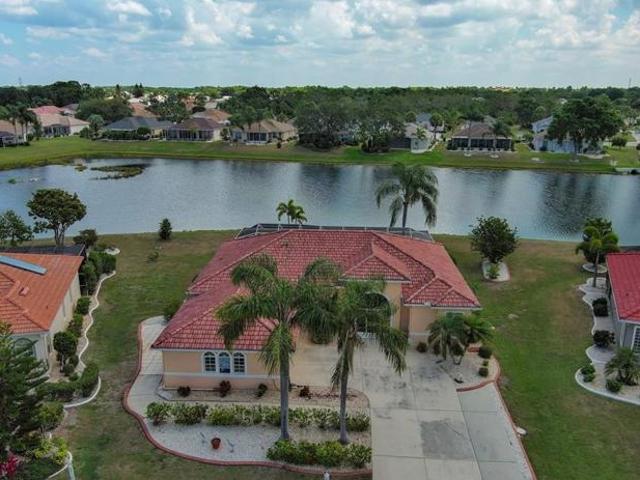 1127 Signature Dr, Sun City Center, FL 33573