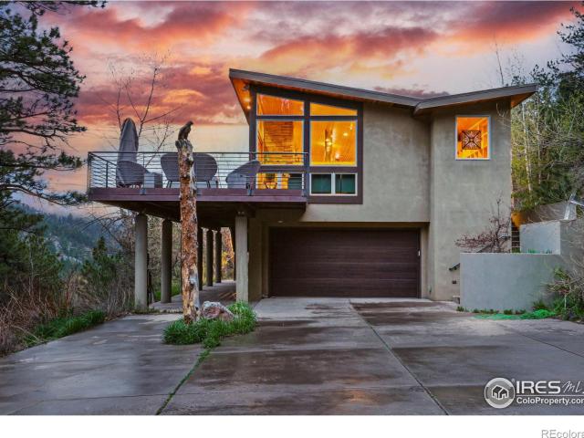 1127 Valley Lane