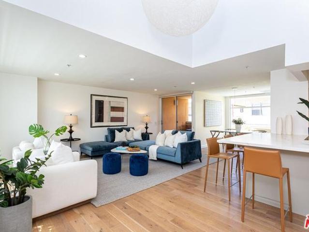 1127 6th St #3, Santa Monica, CA 90403