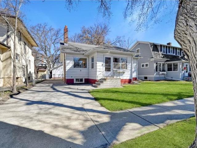 1127 8th Ave S, Fargo, ND 58103