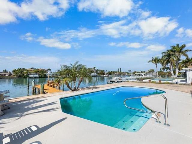 11280 8th St E, Treasure Island, FL 33706